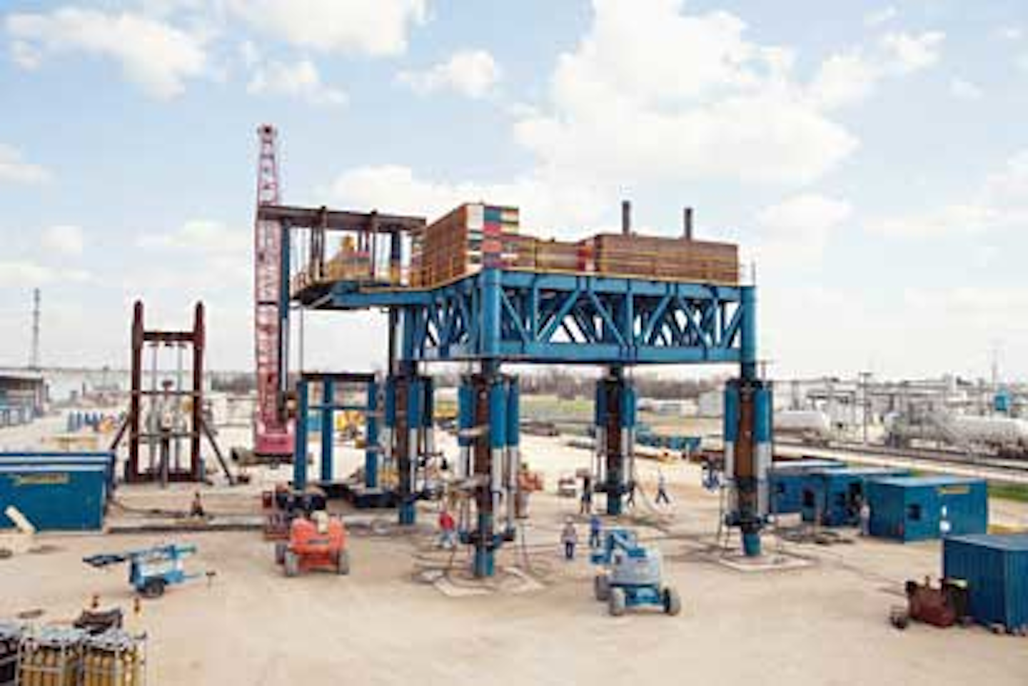 Indonesia flow station lifted in simultaneous jacking operation | Offshore