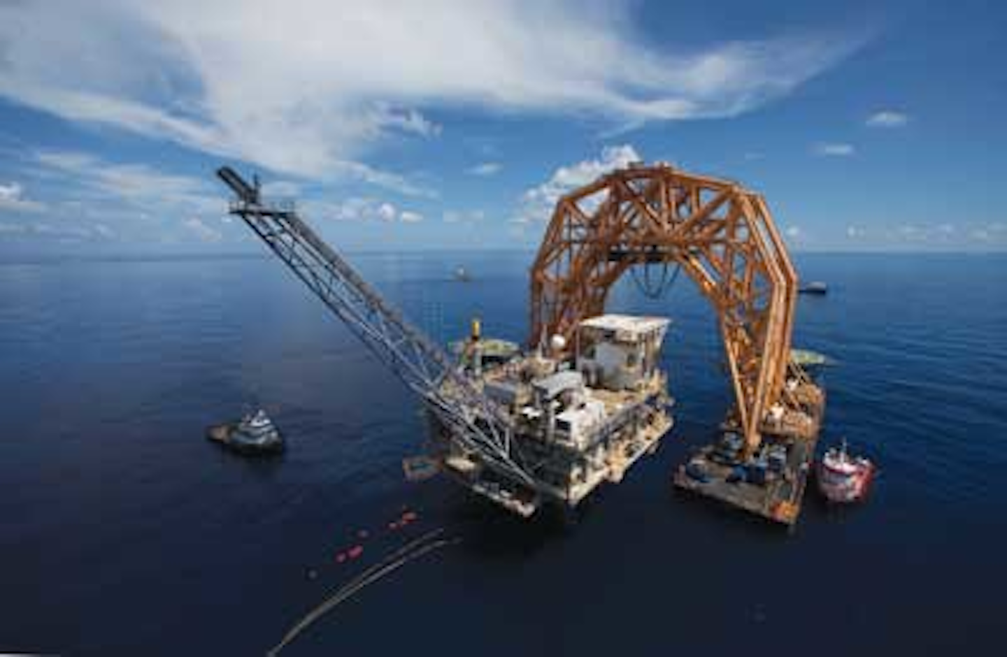 Red Hawk stands as first spar ever decommissioned in GoM | Offshore