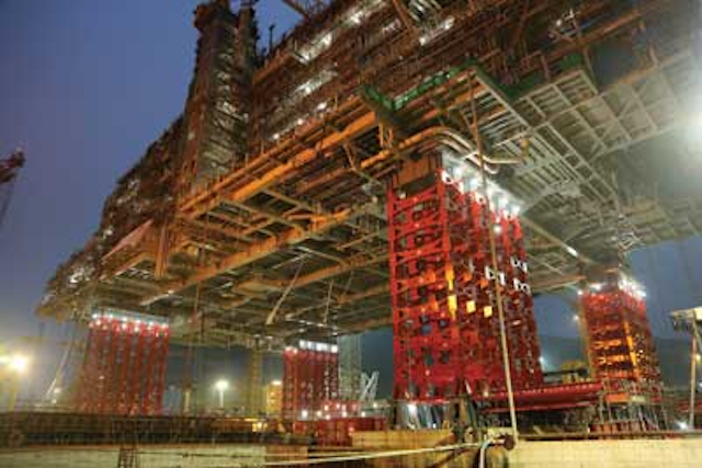 ALE sets jacking record with Berkut topsides lift | Offshore Magazine