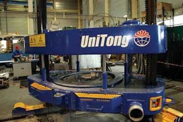 Field-tested power tong handles all sizes of casing, drillpipe, tubing ...