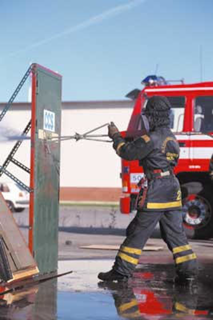 JET CUTTING & FIRE FIGHTING: High pressure water lance quenches fires ...