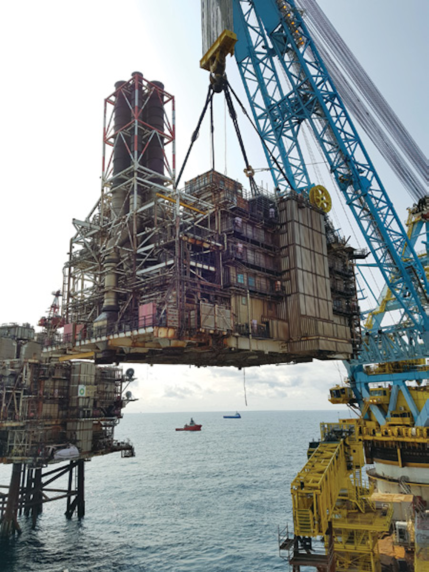 S7000 removes first structures from decommissioned Miller platform ...