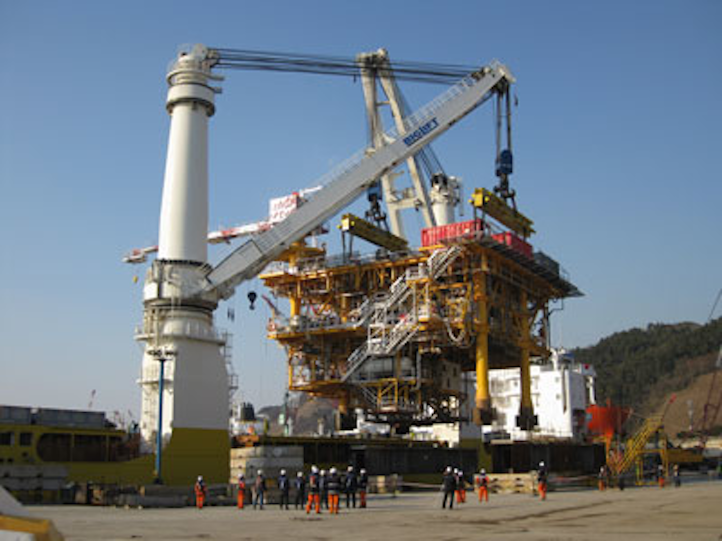 BigLift’s Happy Star delivers topsides module to Yadana offshore ...