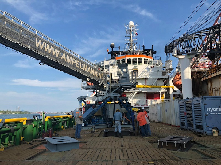 Ampelmann provides gangway access to Mexican platform | Offshore