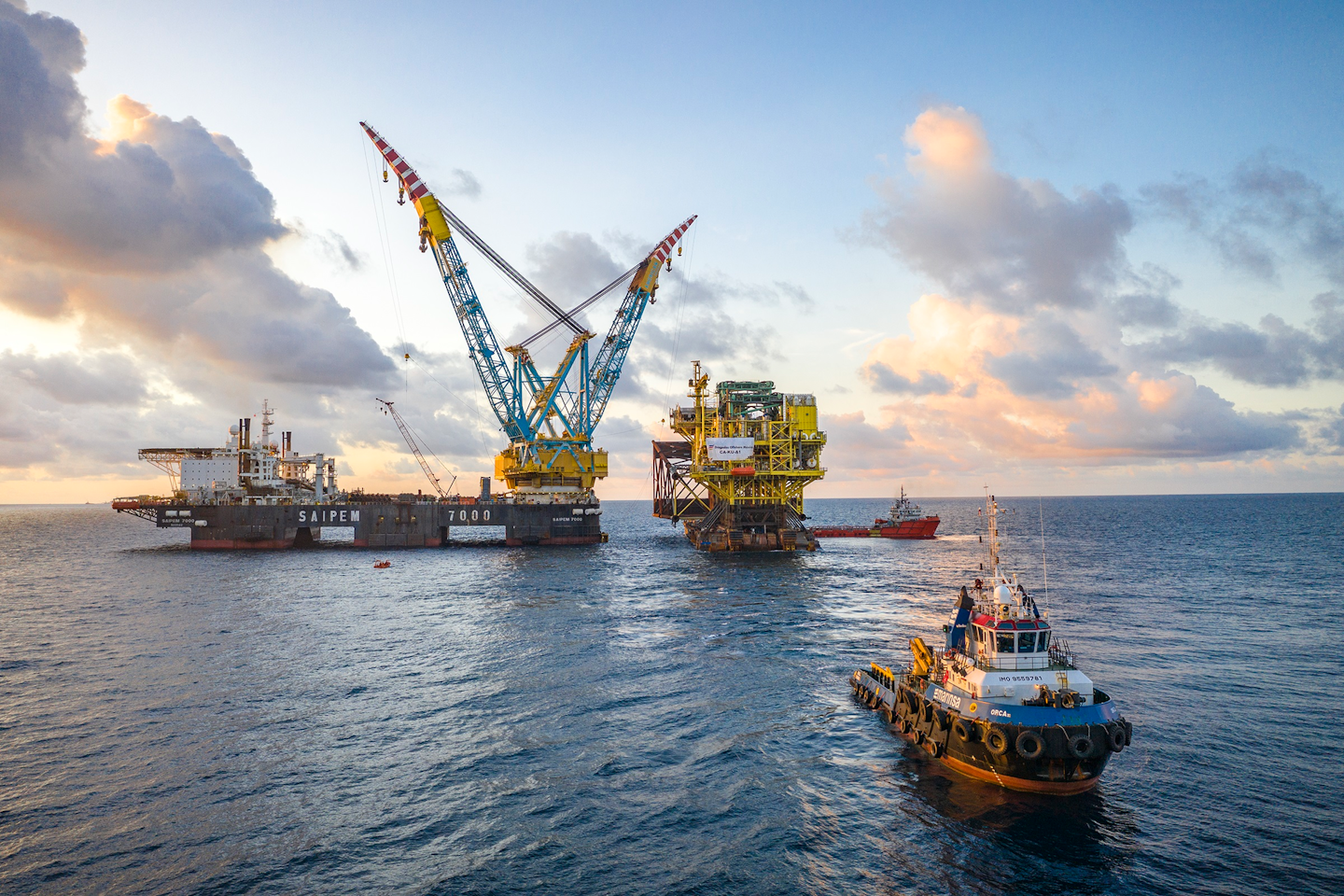Saipem 7000 performs record platform lift at KMZ complex offshore ...