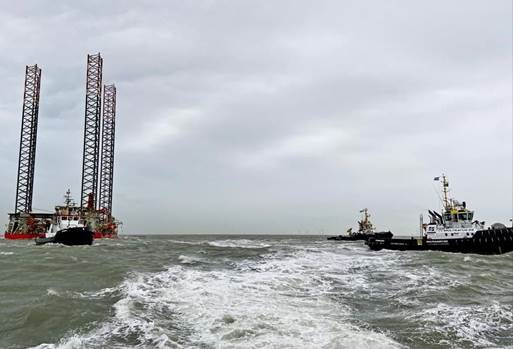 Erda in position for North Sea Leman module transfer | Offshore Magazine