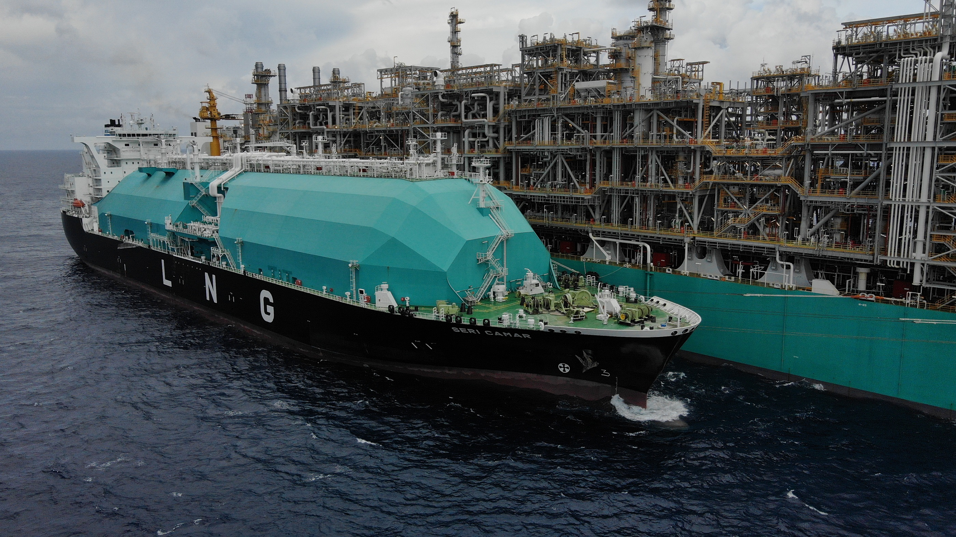 Rotan gas field FLNG vessel delivers first LNG cargo offshore Sabah ...