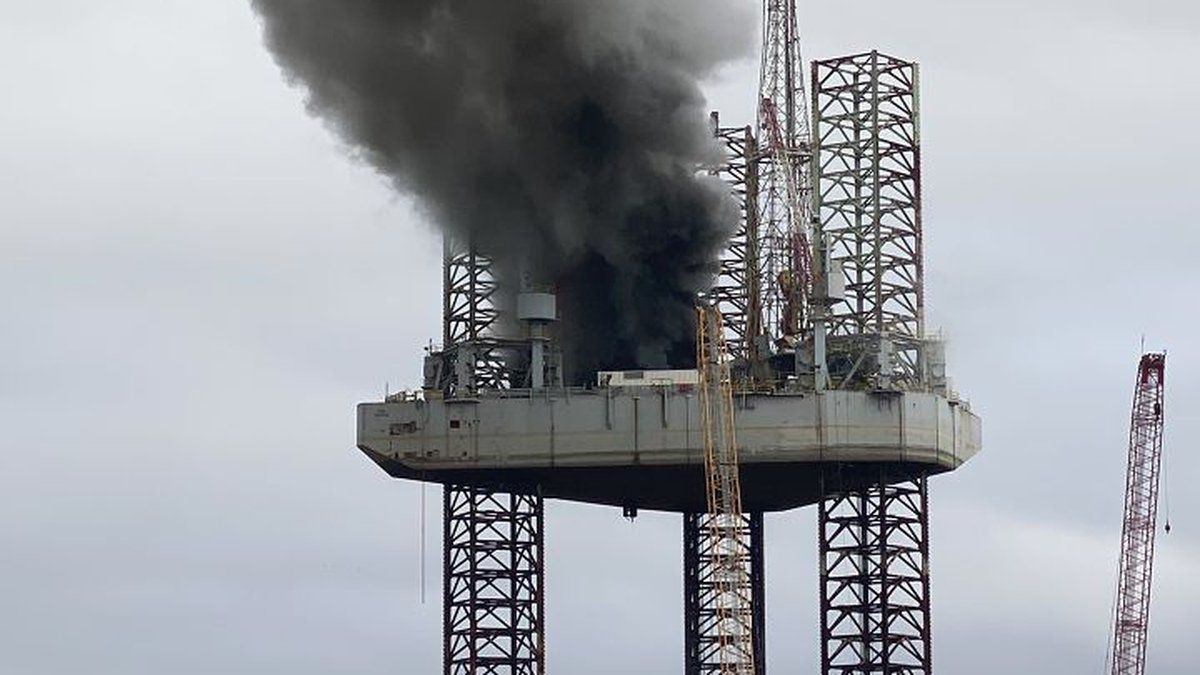Nine crew members rescued from burning jackup rig | Offshore