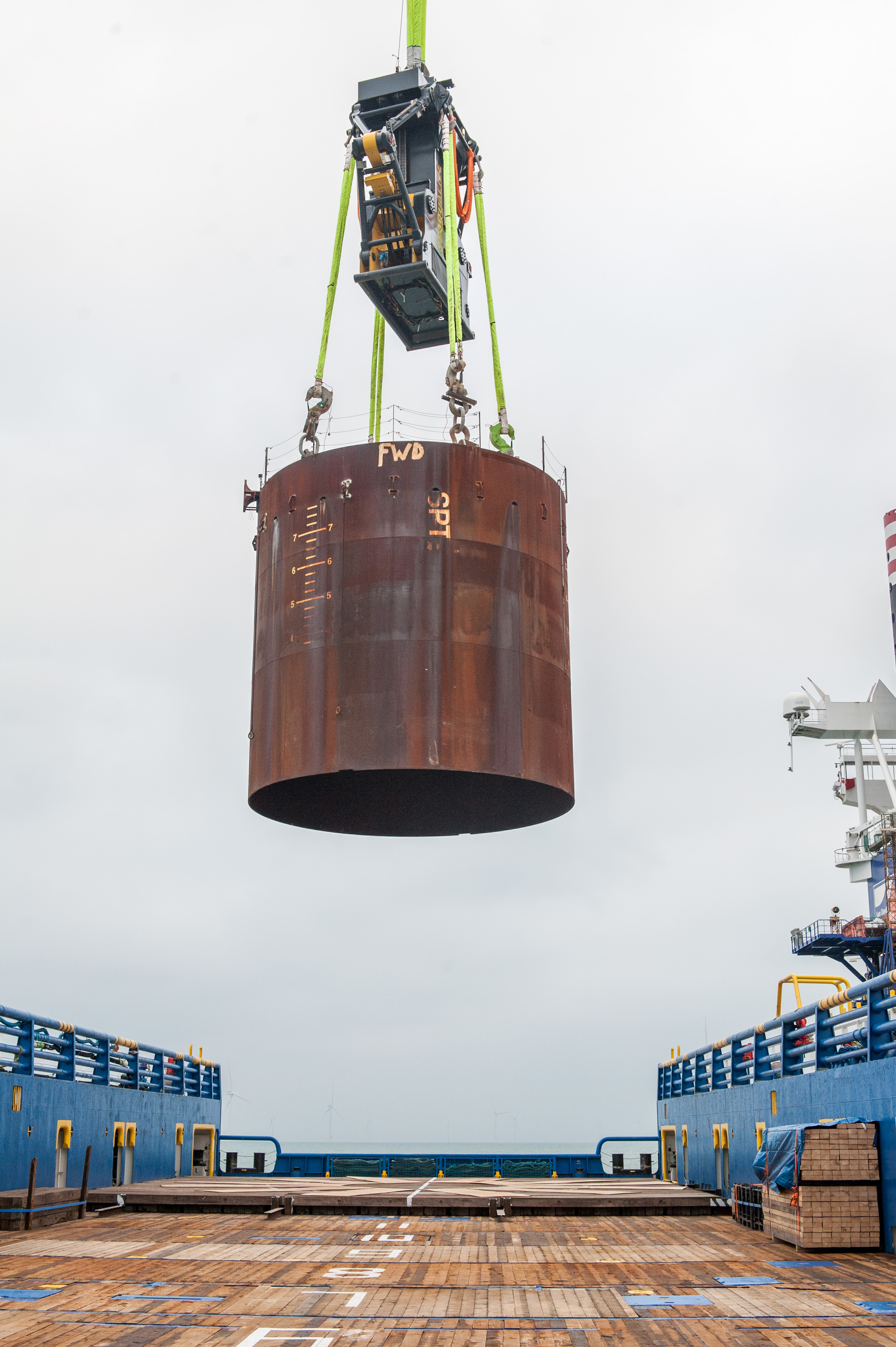 Heave compensator to lift turbine components for Vineyard Wind 1 ...