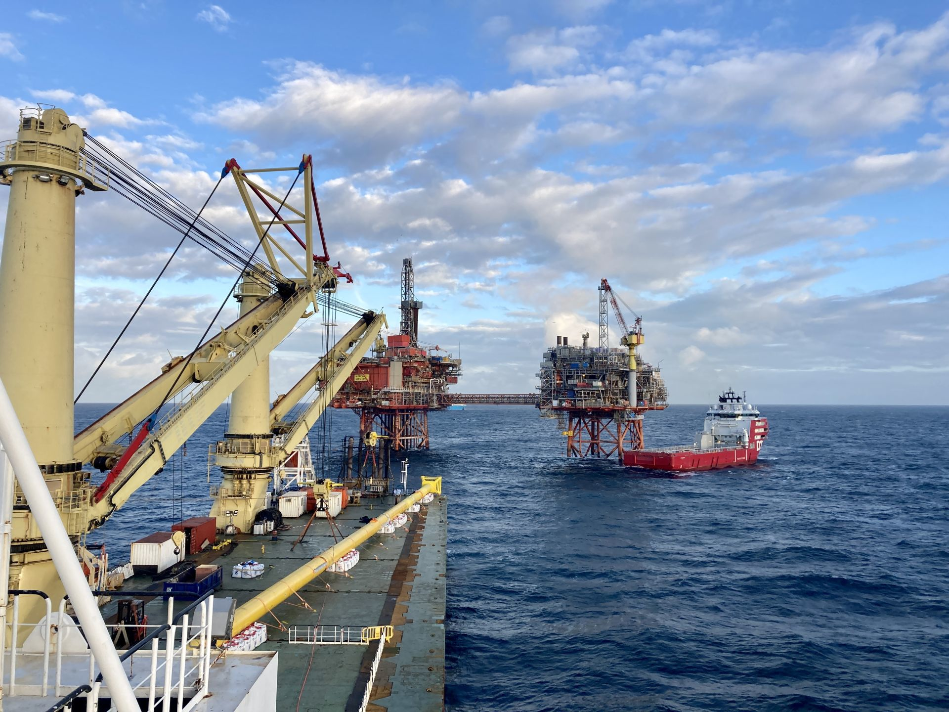 Heavy-lift vessel sets down riser caisson for TechnipFMC | Offshore